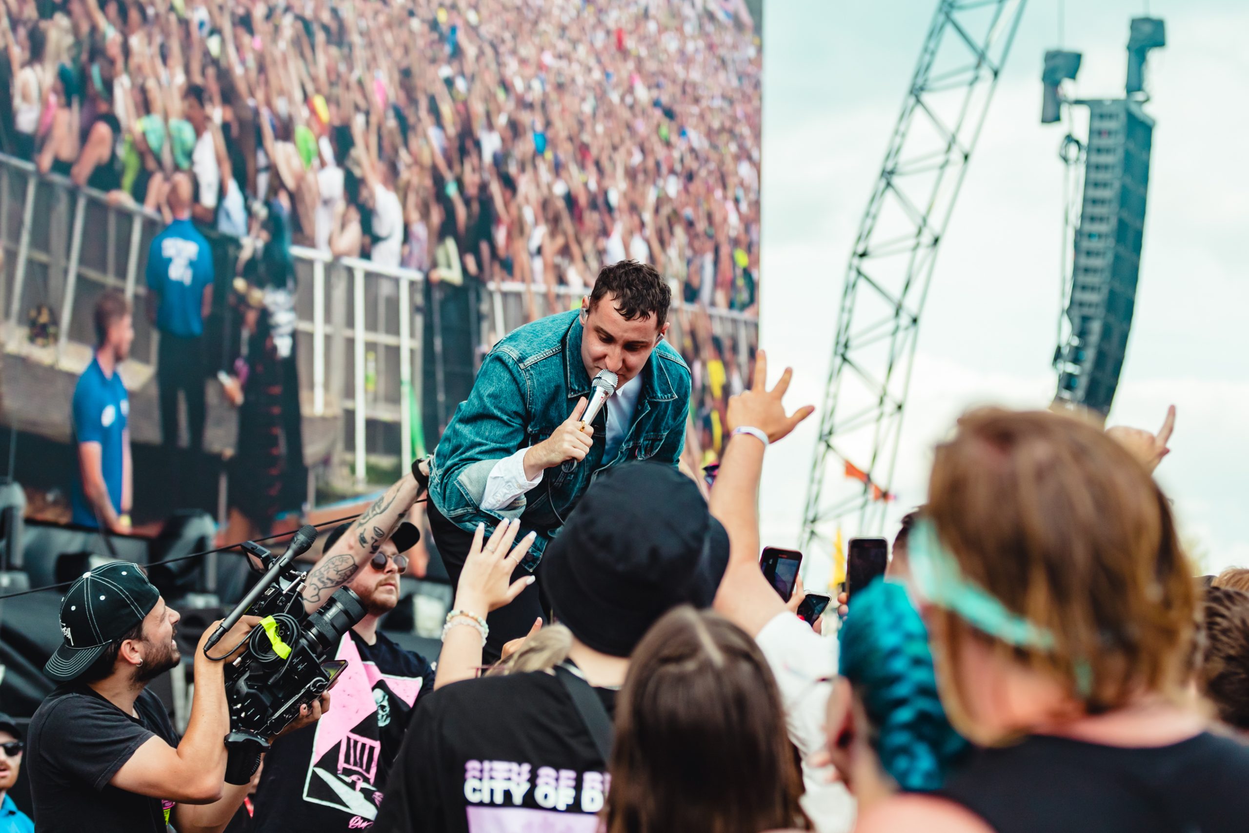 Sam Fender steps up big time to prove his A-list headliner status on ...