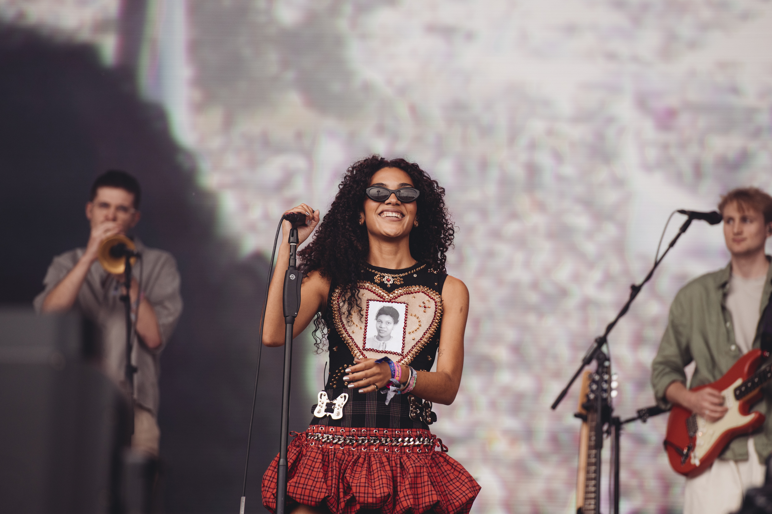 Olivia Dean shows she should be the first thing anyone sees on a ...