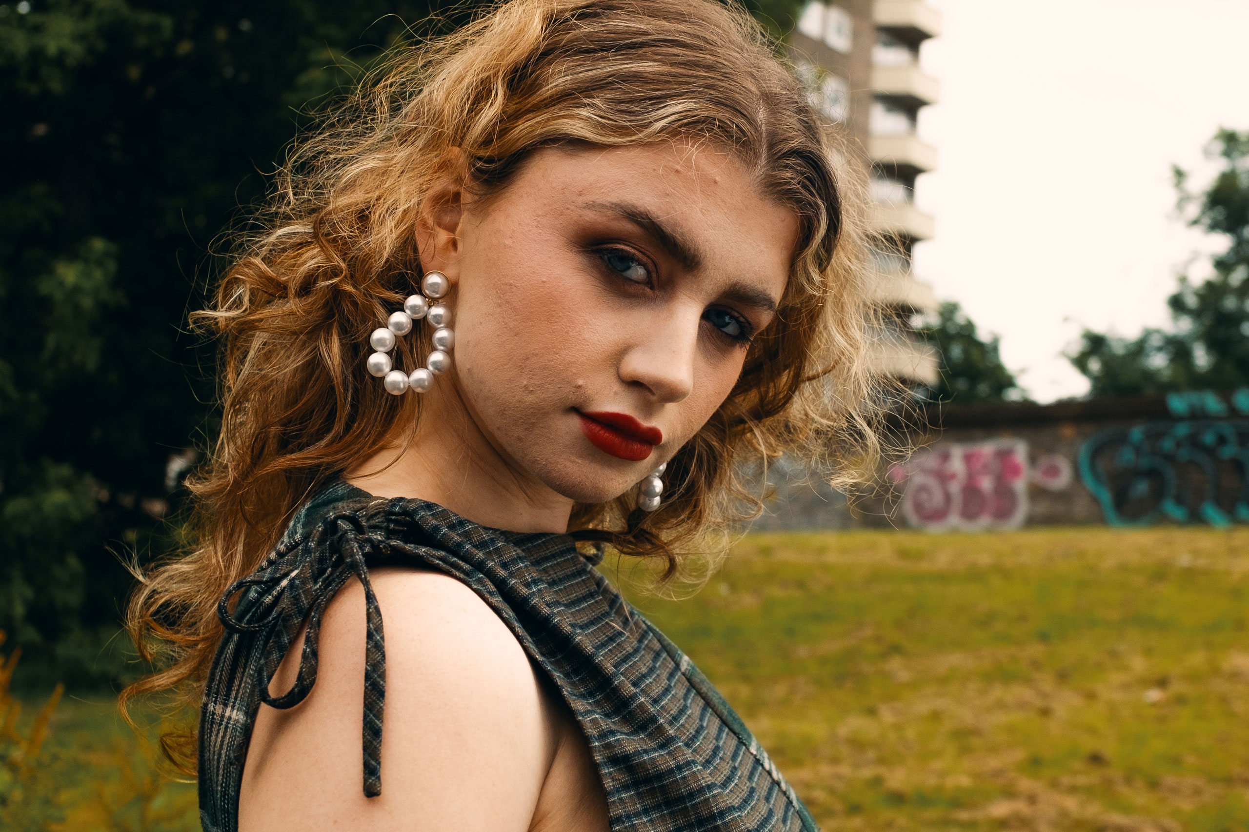 Ellur's new EP is a journey of self-discovery and glorious ambition - Dork